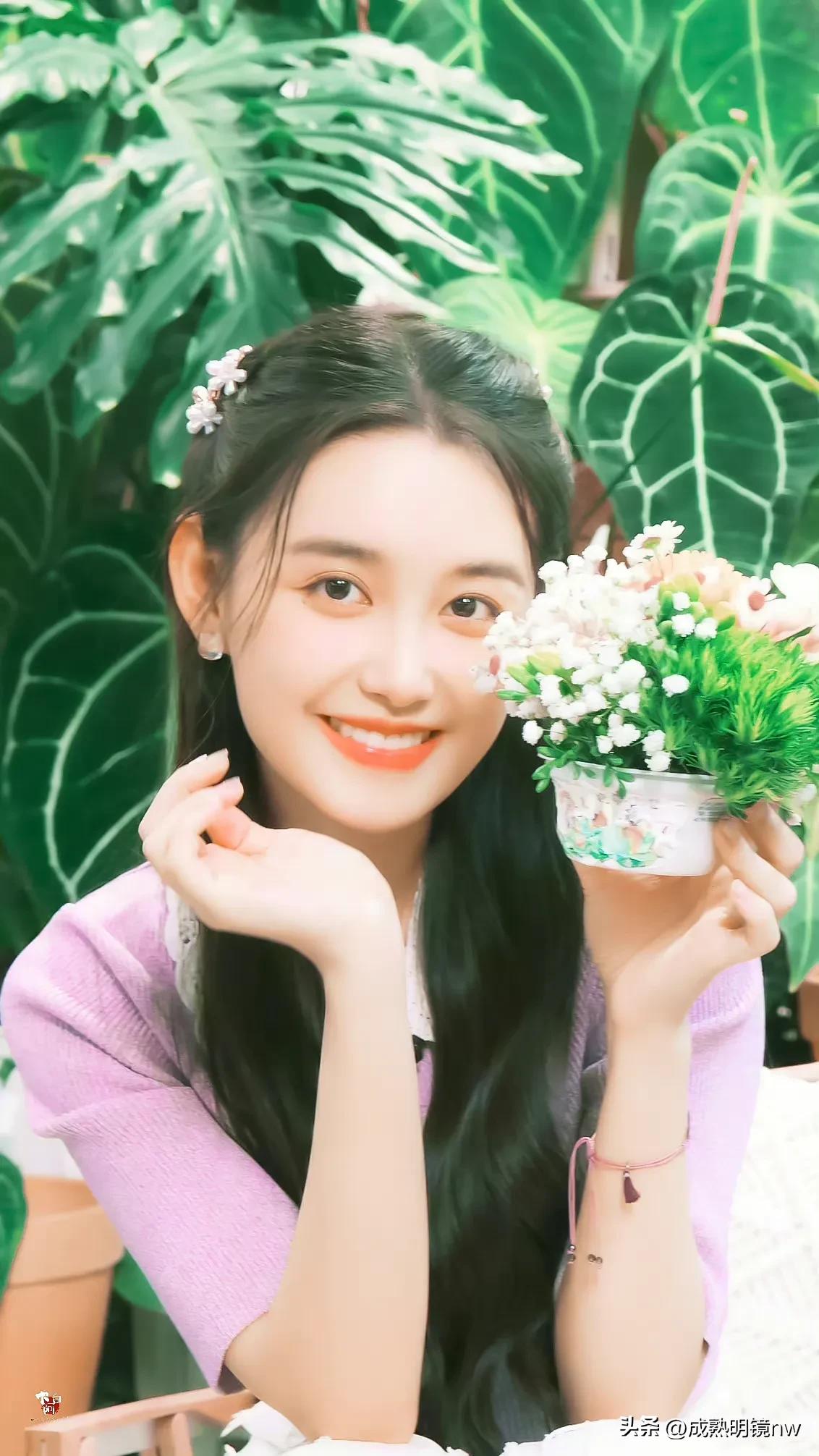 Young and beautiful Jiang Yiyi, sweet and lovely photo - iMedia