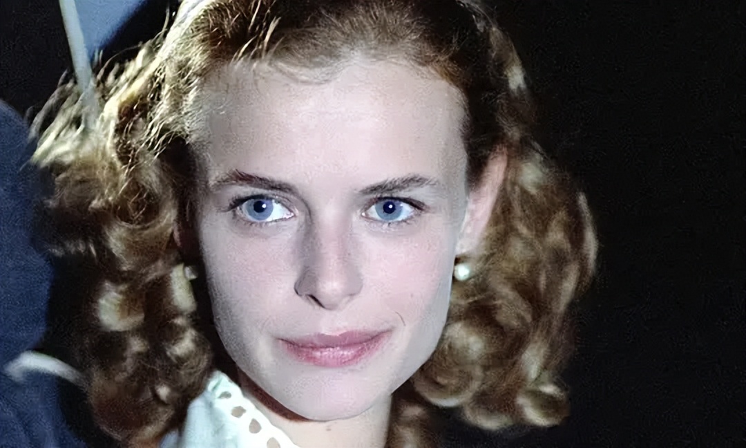 "Paradise Cinema": Everyone is obsessed with one thing, only a lunatic ...