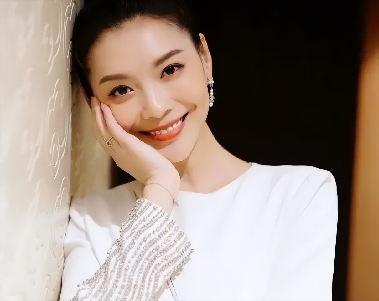 Li Kun: From a host to a businessman worth over 100 million, married ...