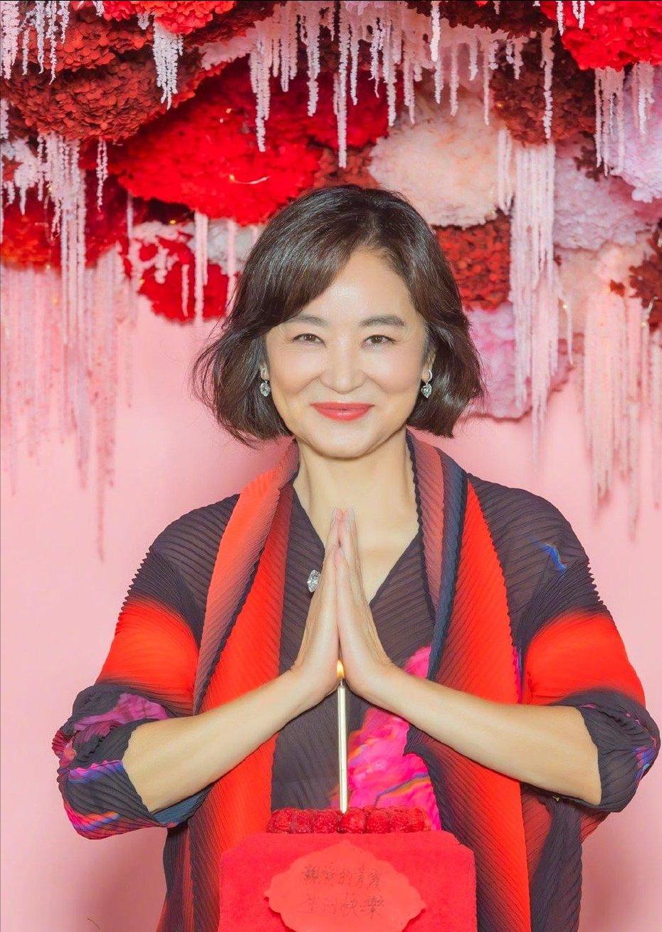 Brigitte Lin's 68th birthday is "Three Happy Birthday", she has posted ...