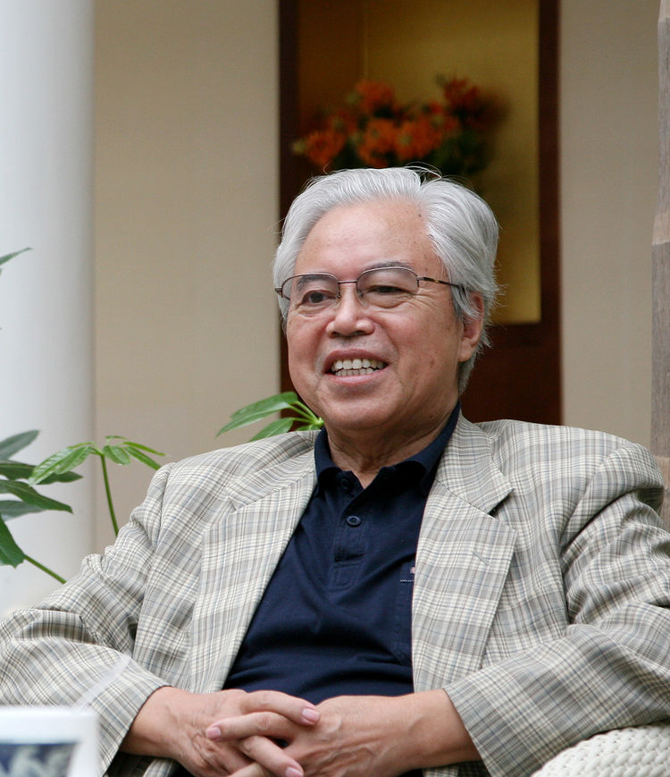 Feng Deying, the screenwriter of the old movie "Bitter Cauliflower ...