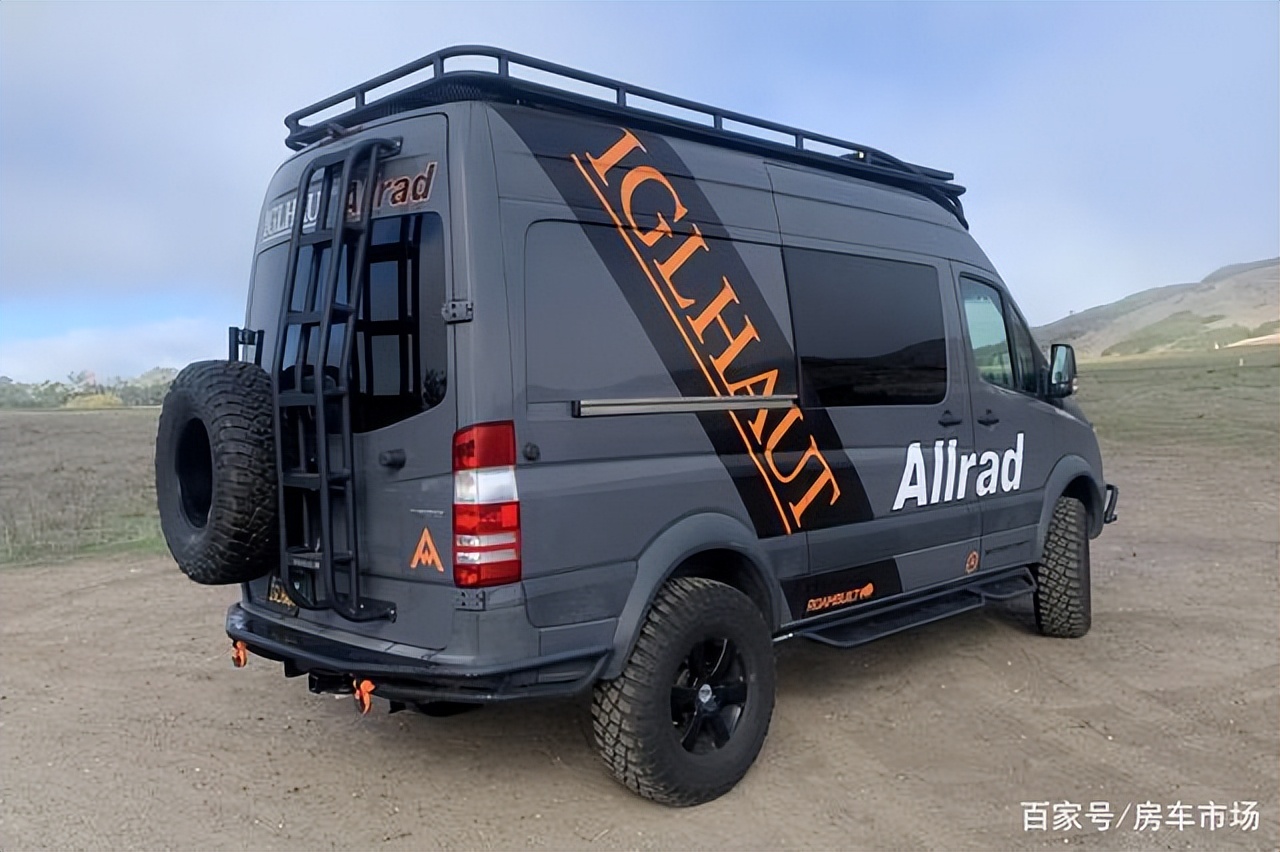 This RV can actually drive off-road by itself, but most people can't ...