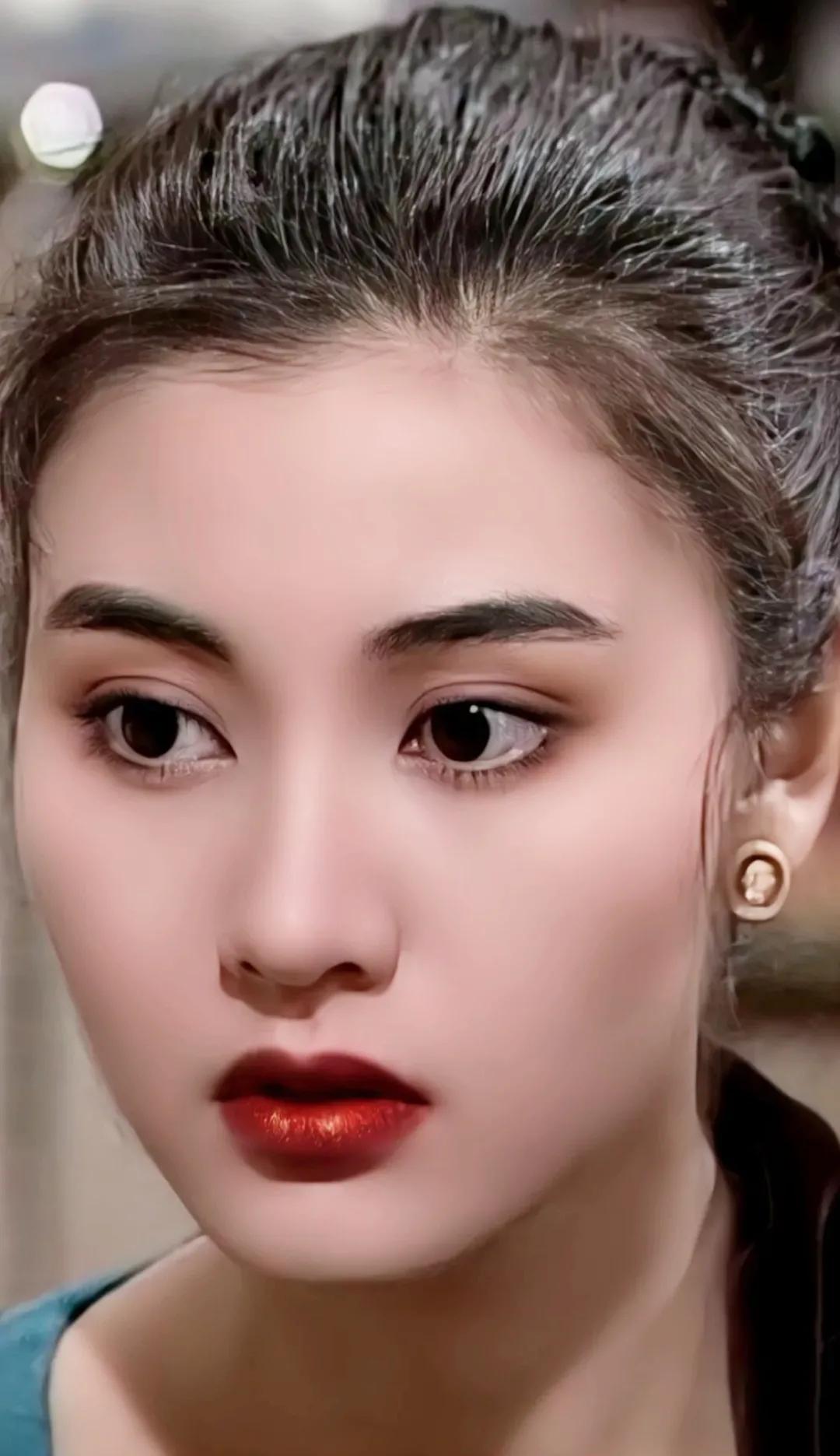 In 1988 "Miss Hong Kong" champion Li Jiaxin, her face is really ...