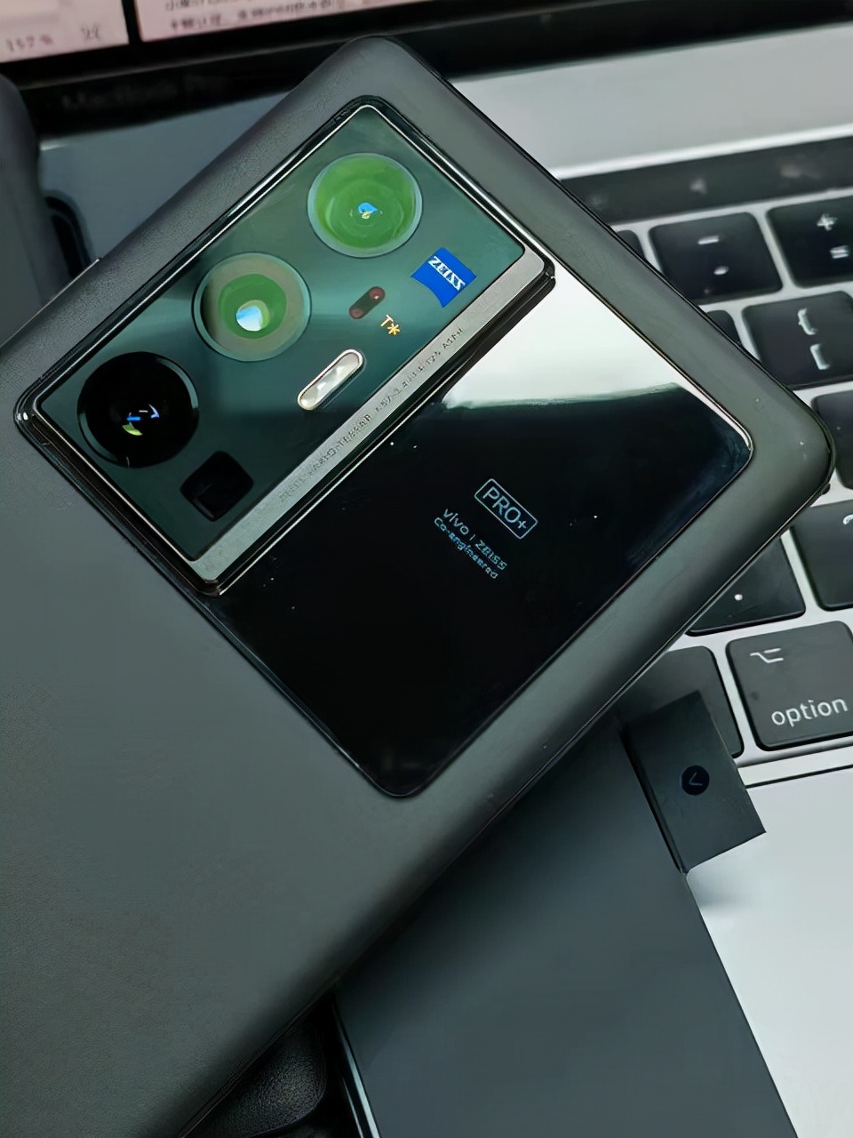 vivo x80pro+即將登場，5nm+LPDDR5+UFS3.1，還有5000mAh大電池 - 頭條匯