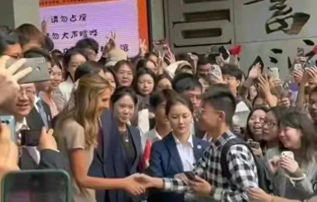 Syrian female bodyguard Yan Yuexia: Five champions escaped! - iMedia