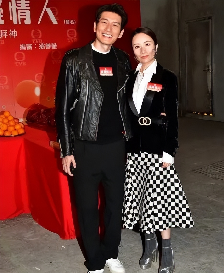 TVB Xiaosheng's new drama debuted with a male lead with an intimate scene, she will renew her ...