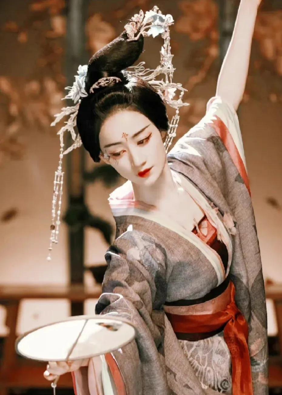 There are three female supporting roles in one year, and the popularity ...