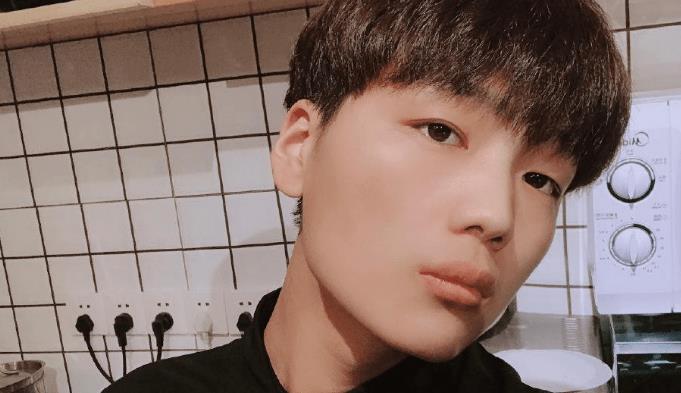 Funny blogger Zhang Ruoyu has quickly become a celebrity with his unique shooting style. Do you ...