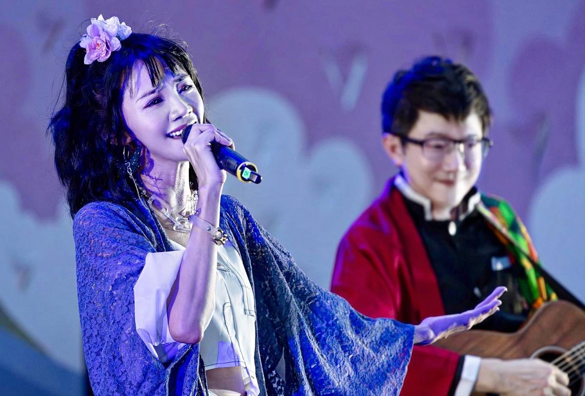 "Sunshine Singer" Anna Lee: From deep to passionate, the feeling of ...