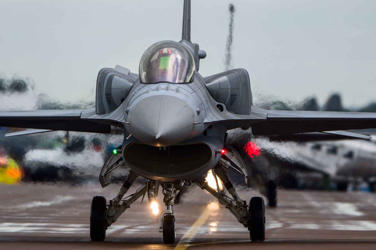 What is the combat capability of the F16 fighter that Ukraine has been ...