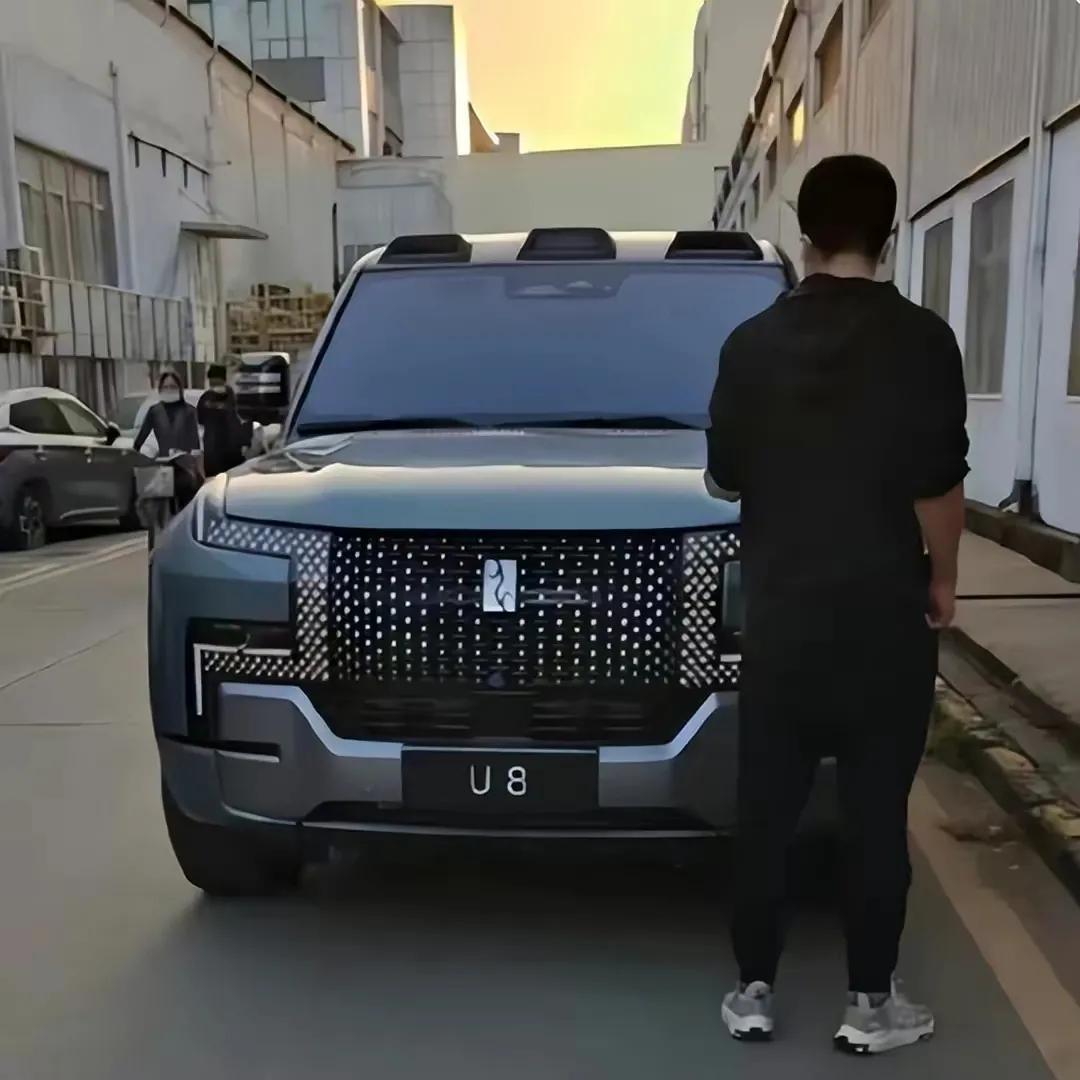 BYD looks forward to the U8's interior, and the real car picture is ...