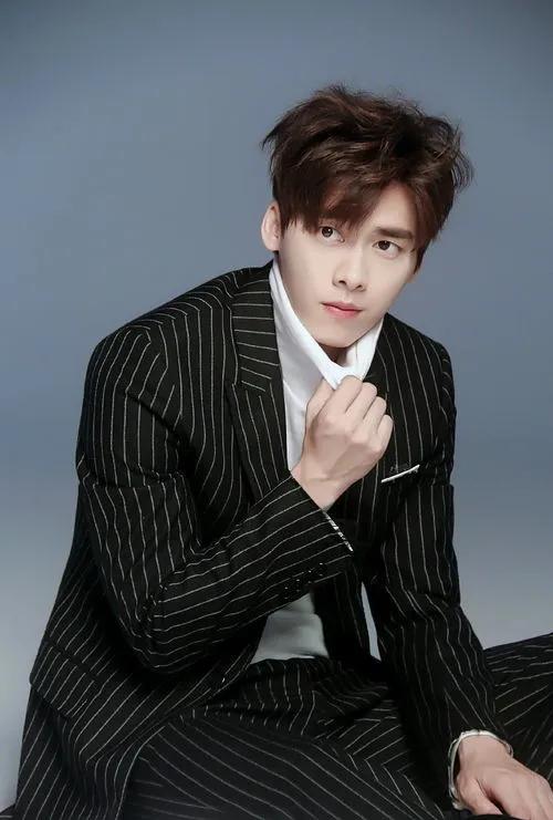 Little gossip, Liu Haoran, Li Yifeng, Zhou Yutong, Guan Xiaotong, Ren Jialun, Song Weilong - iNEWS