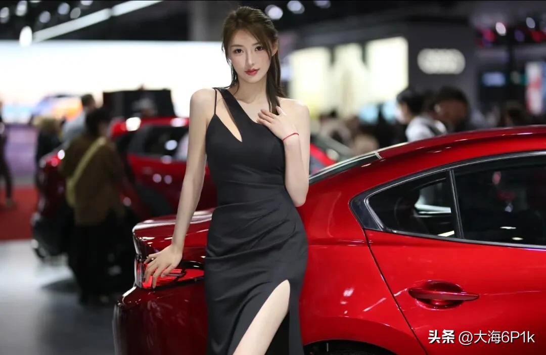 Wang Yuhui, a sexy car model, has a perfect figure, which makes people ...