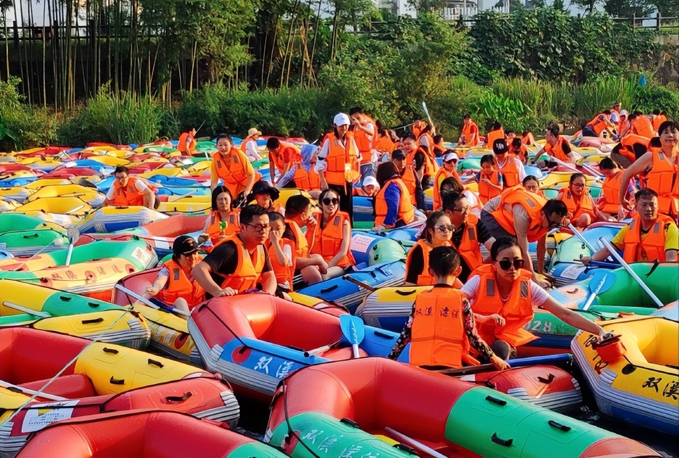 Rainstorm rafting, karst caves to enjoy the cool, bamboo rafts to play ...
