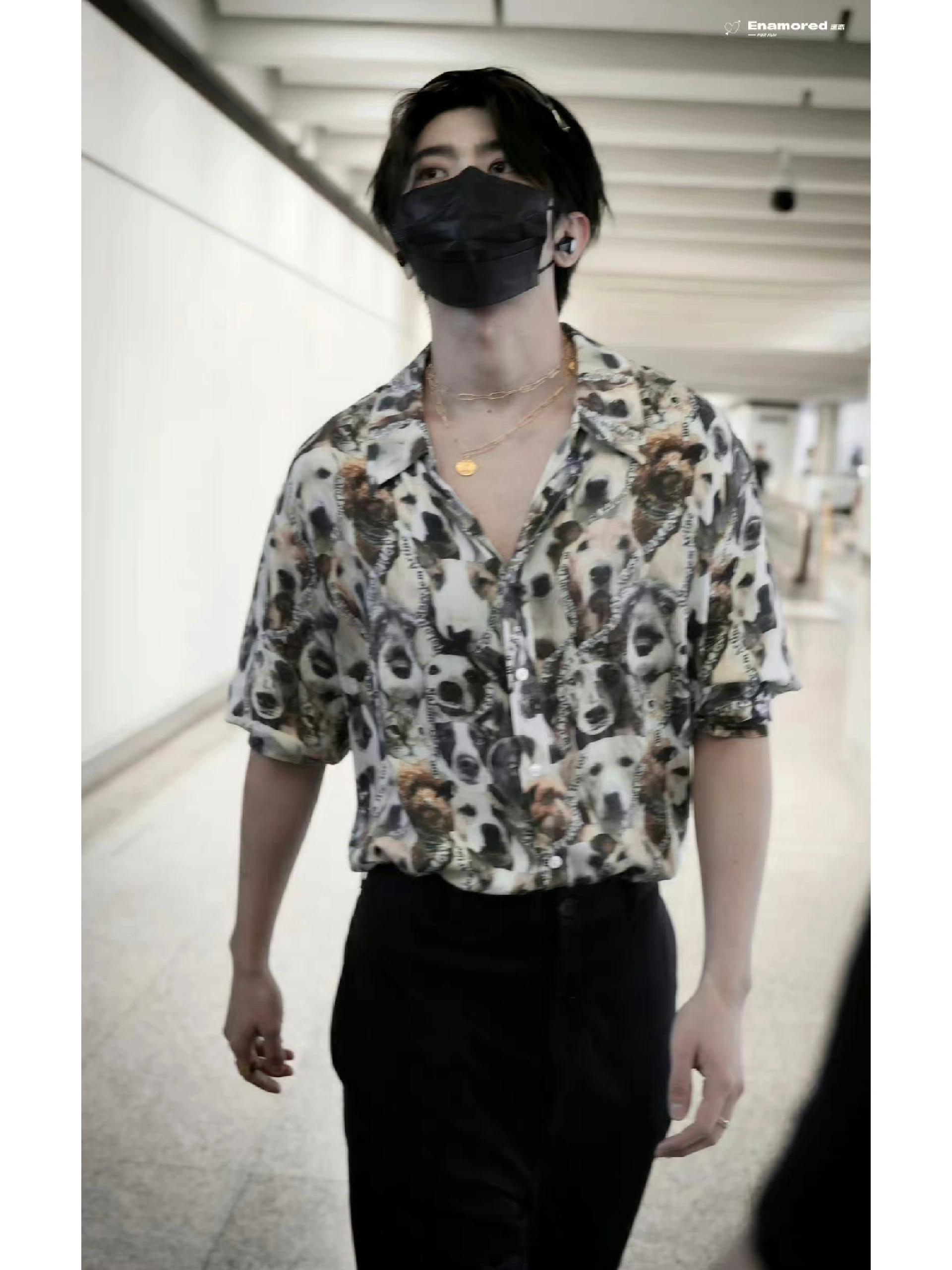 Cai Xukun set off for Thailand to record running men's private clothes ...