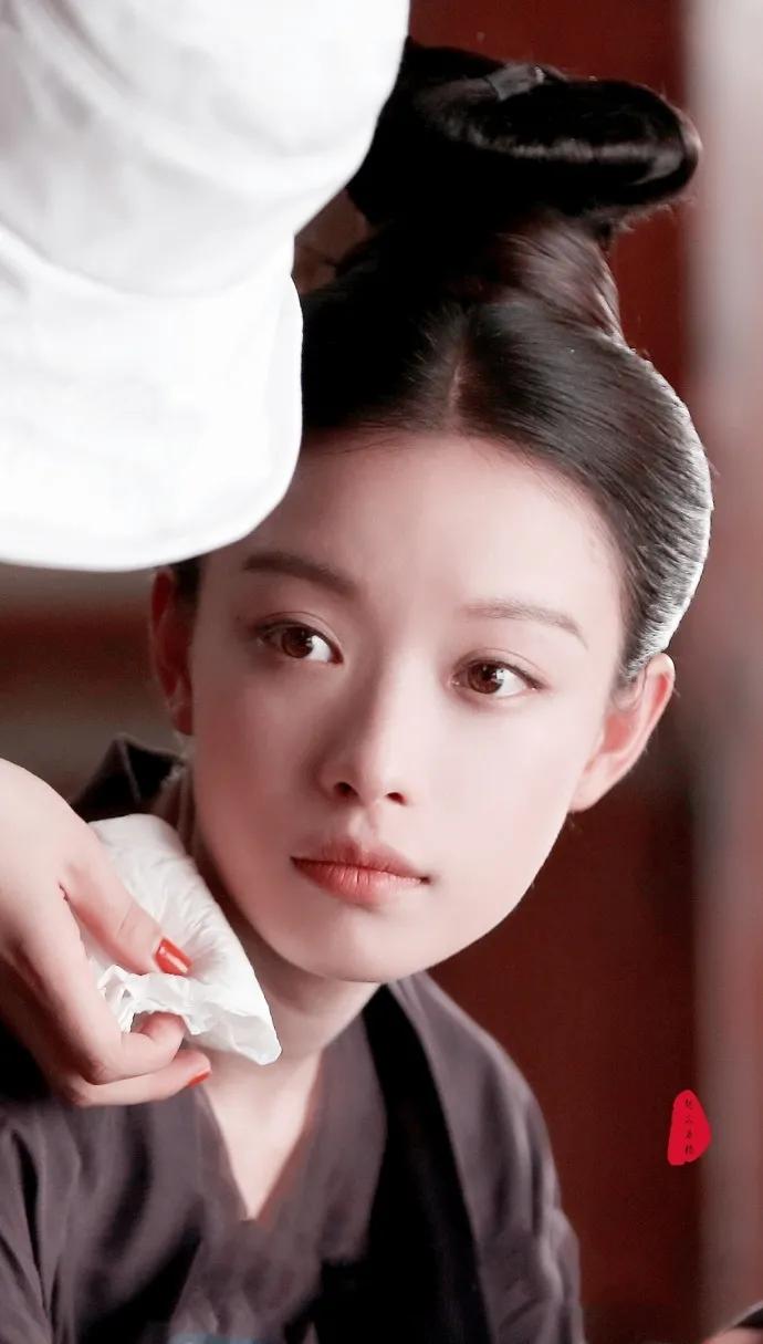 Ni Ni wallpaper: a blink of an eye is full of style - iNEWS