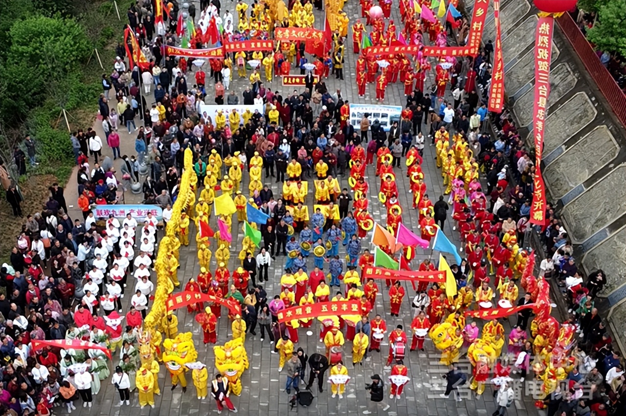 Colorful "March 3rd", enjoy folk customs, buy special products... This ...