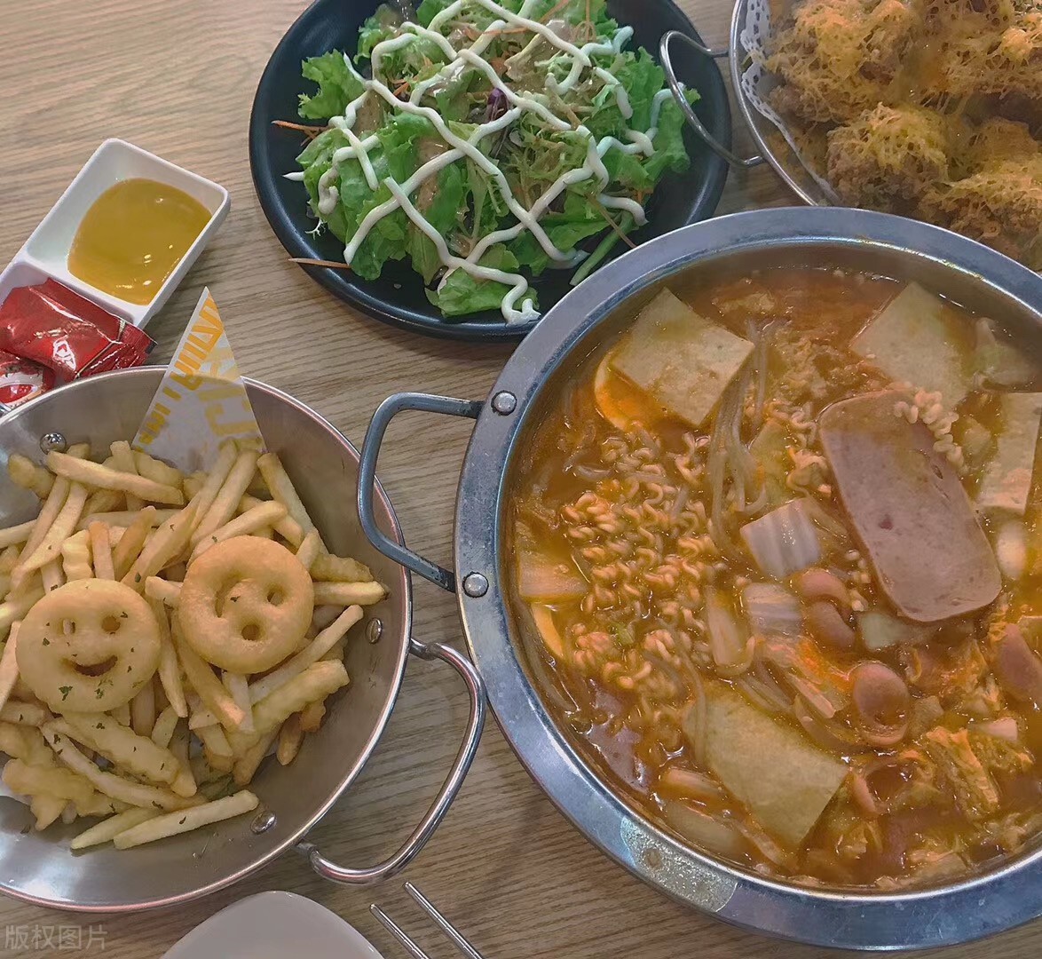 Is the Korean Army Hot Pot a hodgepodge of garbage?Why don't our people ...