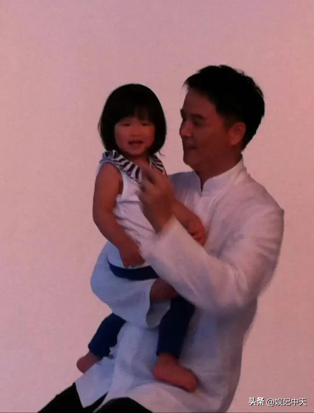 Zhang Ting appeared to celebrate the birthday of his son and daughter ...