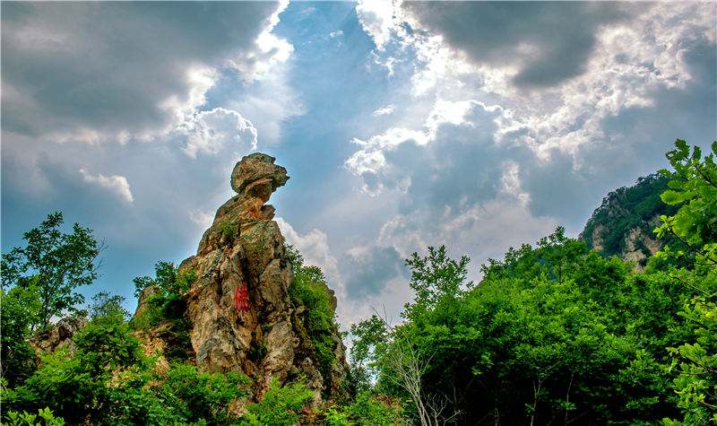 Dalian's beautiful park has become popular, the mountains are steep and ...