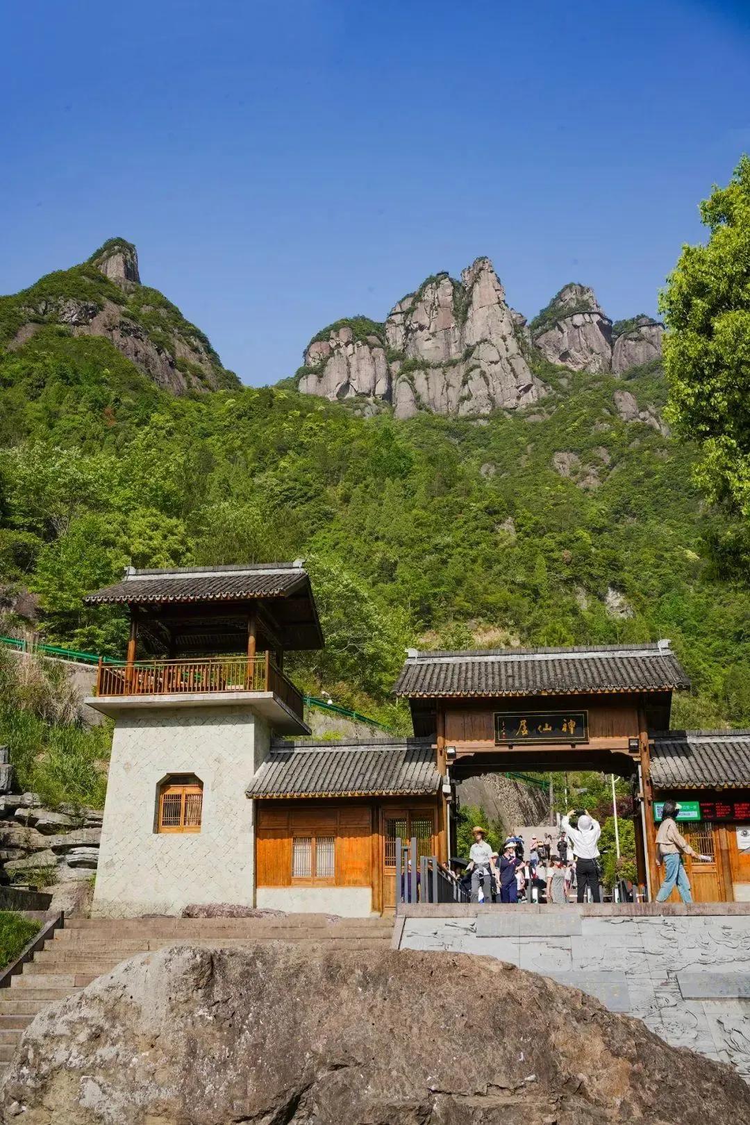 The best mountain to climb in China, with cable cars and elevators, is ...