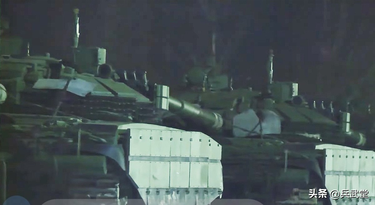 Russia's new version of T72 shipped to the front?According to actual combat experience, the ...