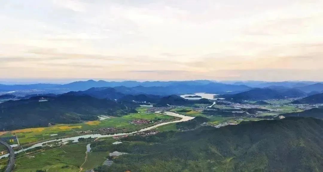 Can't hide anymore! Choose one of these beautiful early summer travel ...