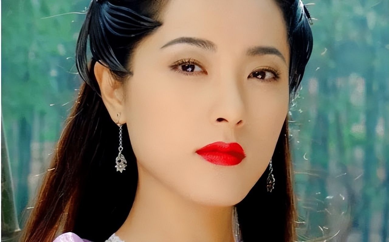 She is known as "the most beautiful ghost", all three boyfriends have ...