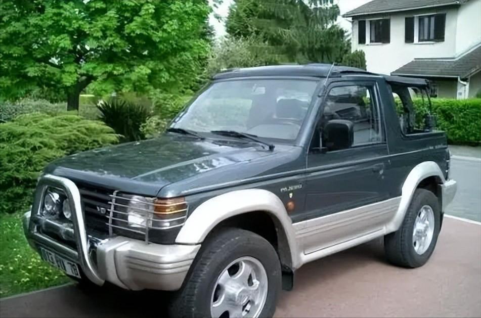 There are only two cars in Hong Kong. Maggie Cheung has not replaced ...