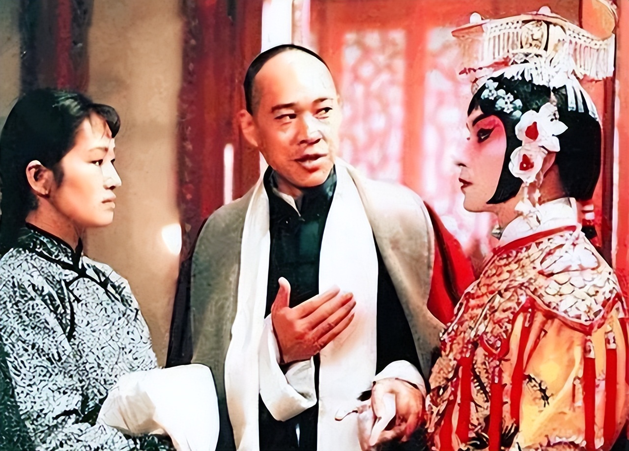 Married to Zhang Fengyi for 28 years without having children, but he is ...