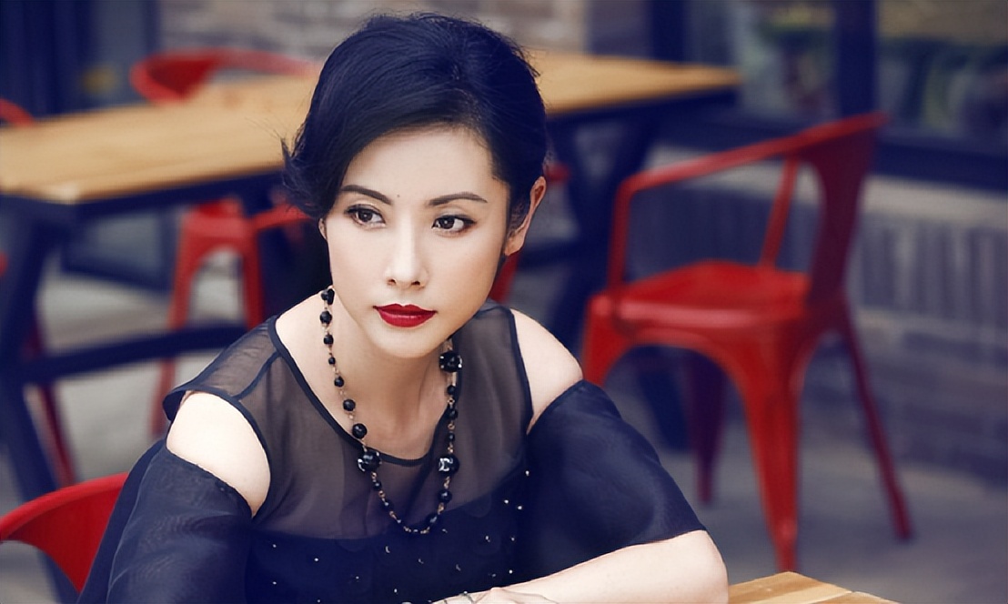 Married and had a child at the age of 41, and divorced with Tian Liang ...