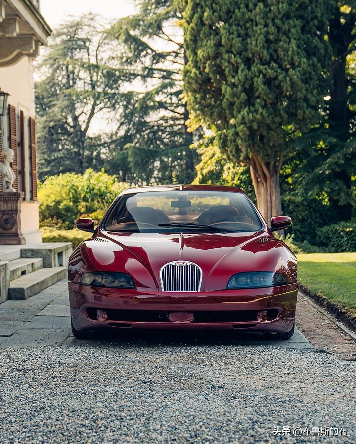 Bugatti EB112 flowing aesthetics - iNEWS