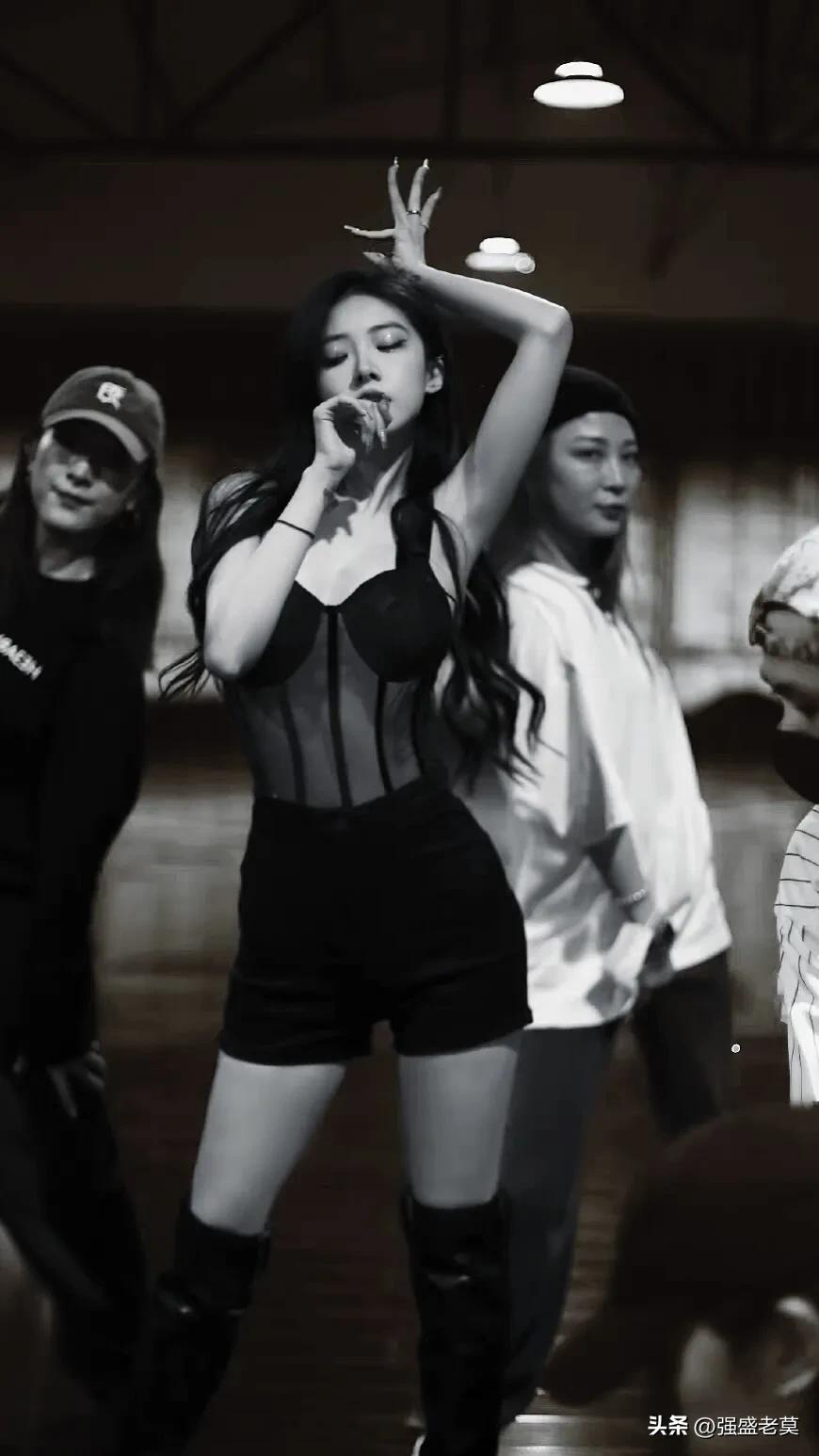 Yu Yan stunning photo - iNEWS