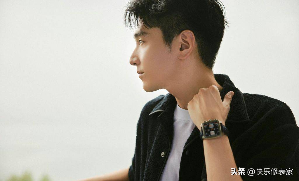 37-year-old Zhao Youting posted on the balcony without revealing his ...