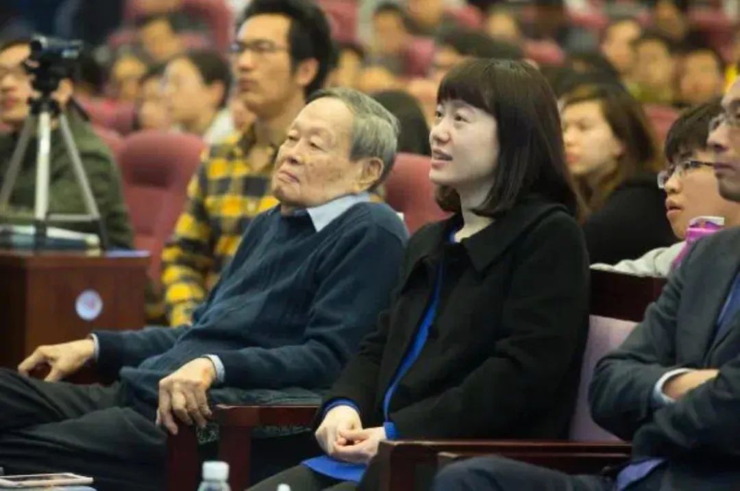 Weng Fan and Yang Zhenning have been inseparable for 19 years. Once ...