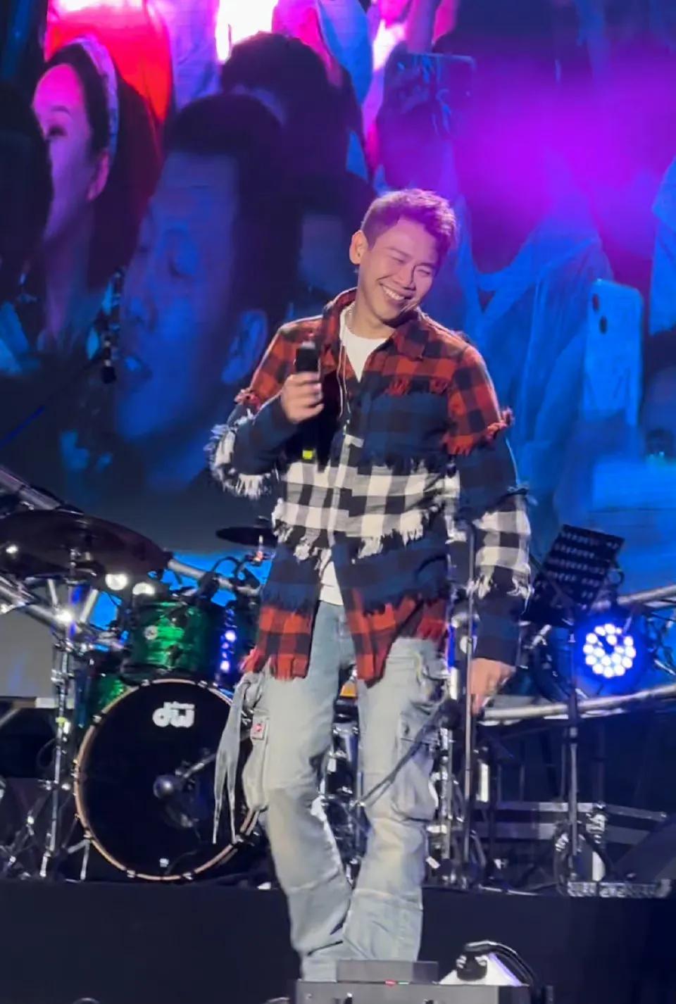 Tao Zhe appeared in Sailimu Lake, his voice and face turned blue, and ...