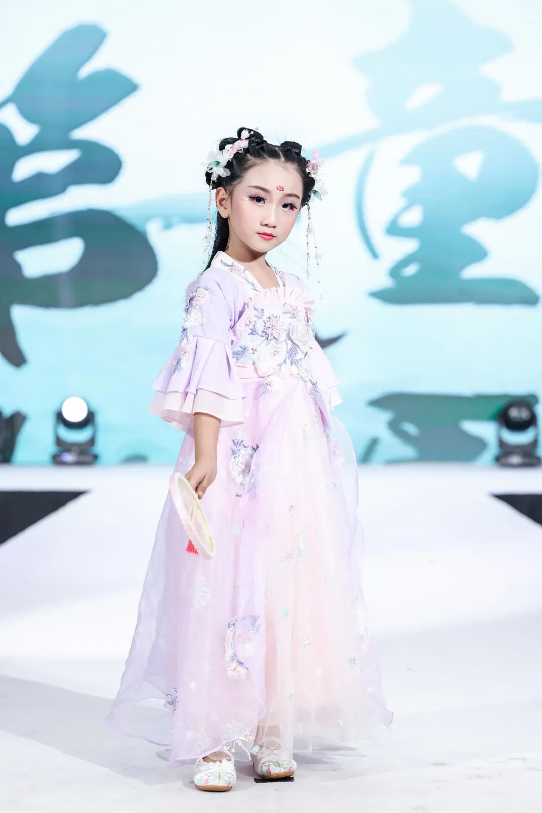 The most popular little supermodel - Gao Hanxi "Get out of my self ...