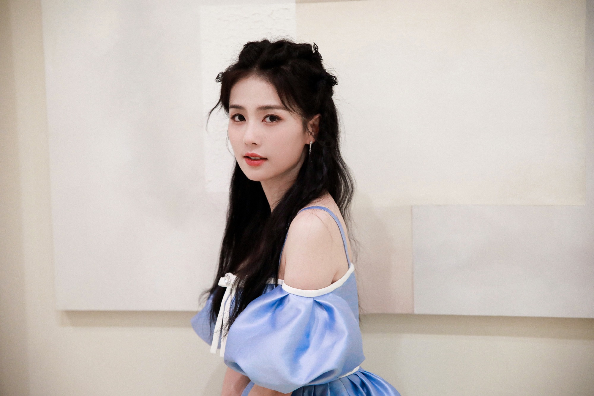 Bailu looks like a princess on the run in a light blue off-the-shoulder ...