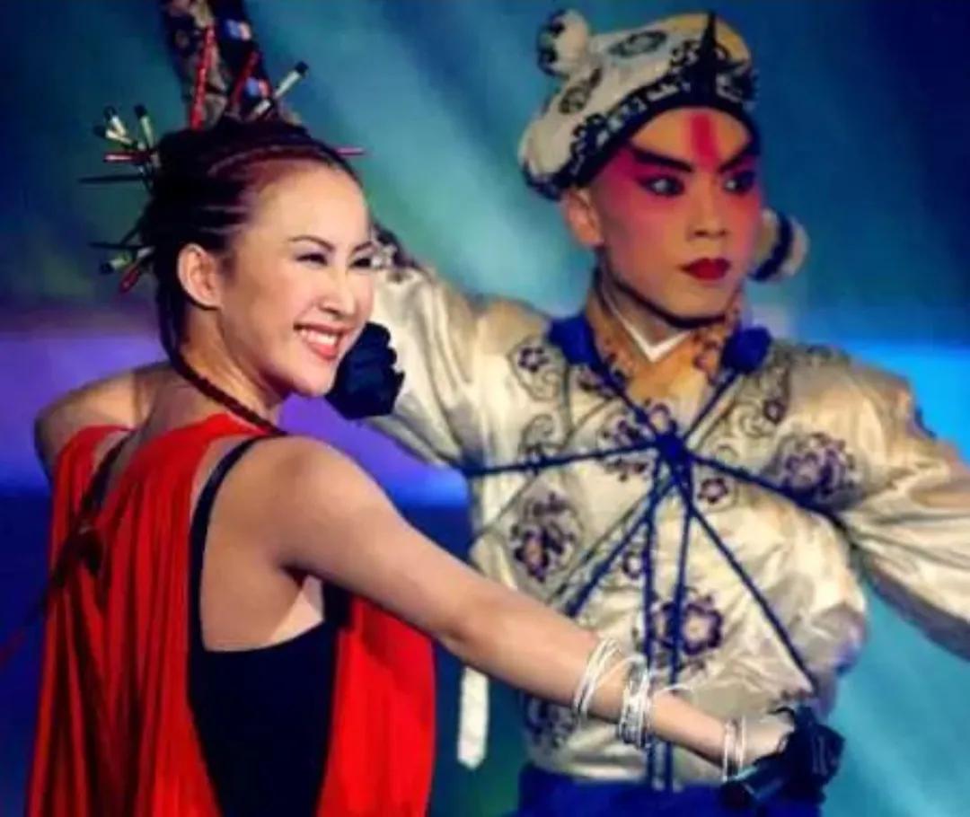 Coco Lee (CoCo), a clear stream in the entertainment industry, is worth ...