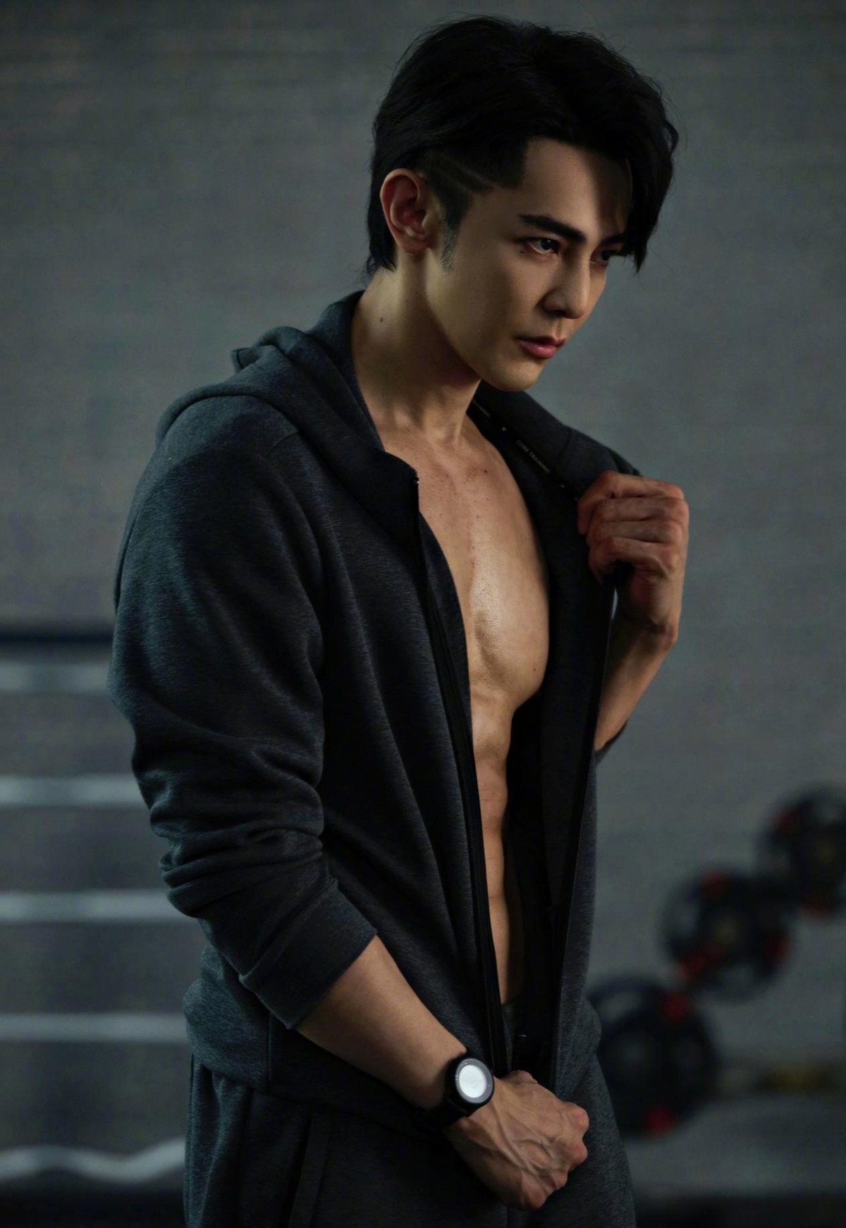 Wang Dongcheng posted fitness photos, showing a perfect body and self ...