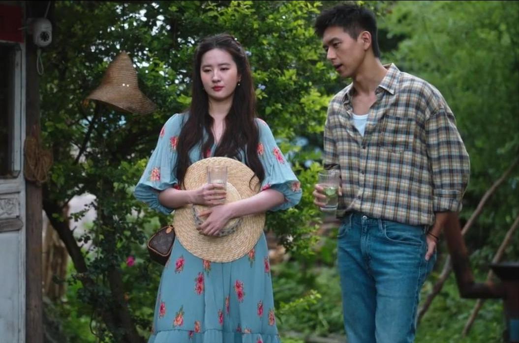 Liu Yifei turned into a "group favorite", the hero Li Xian's eyes were drawn, and the corners of ...