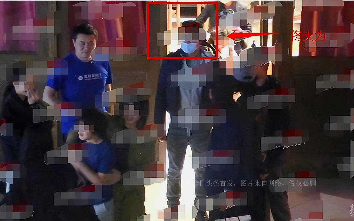 Bai Baihe took her boyfriend to have a dinner with Tong Dawei. She held ...