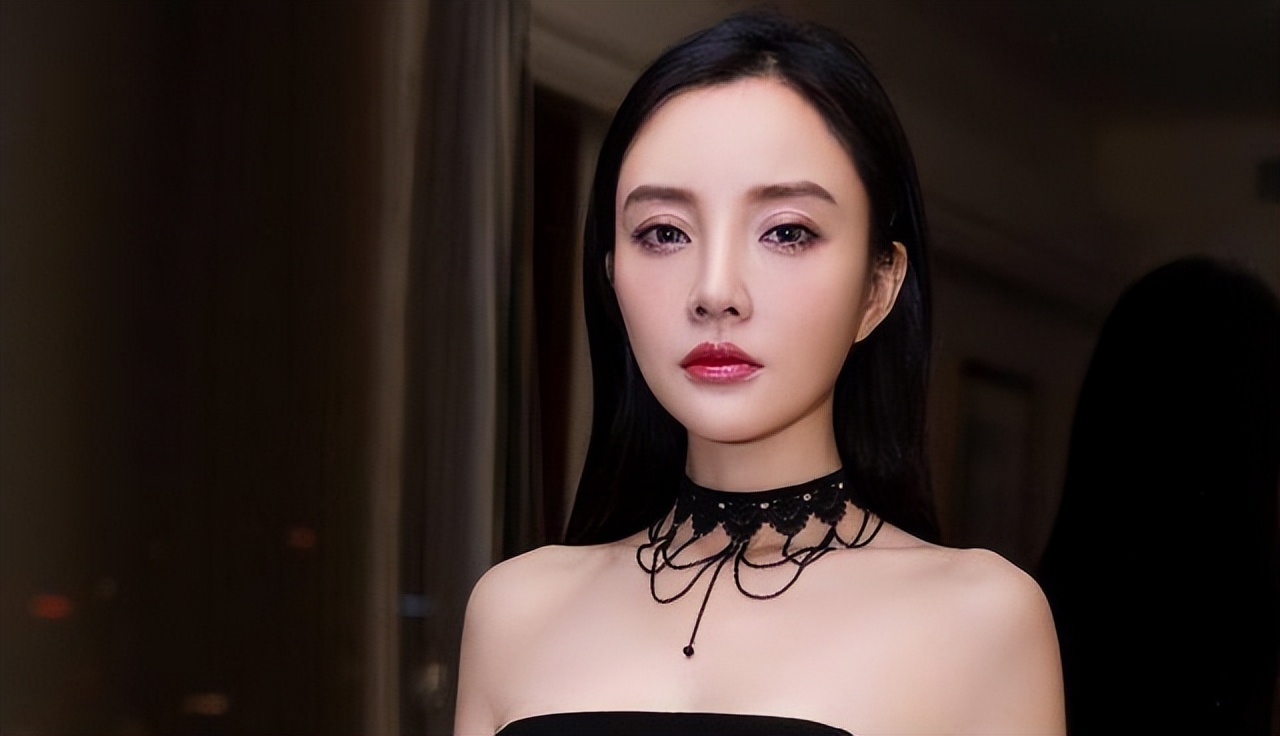 On Valentine's Day, Li Xiaolu dressed gorgeously and went on a hotel ...