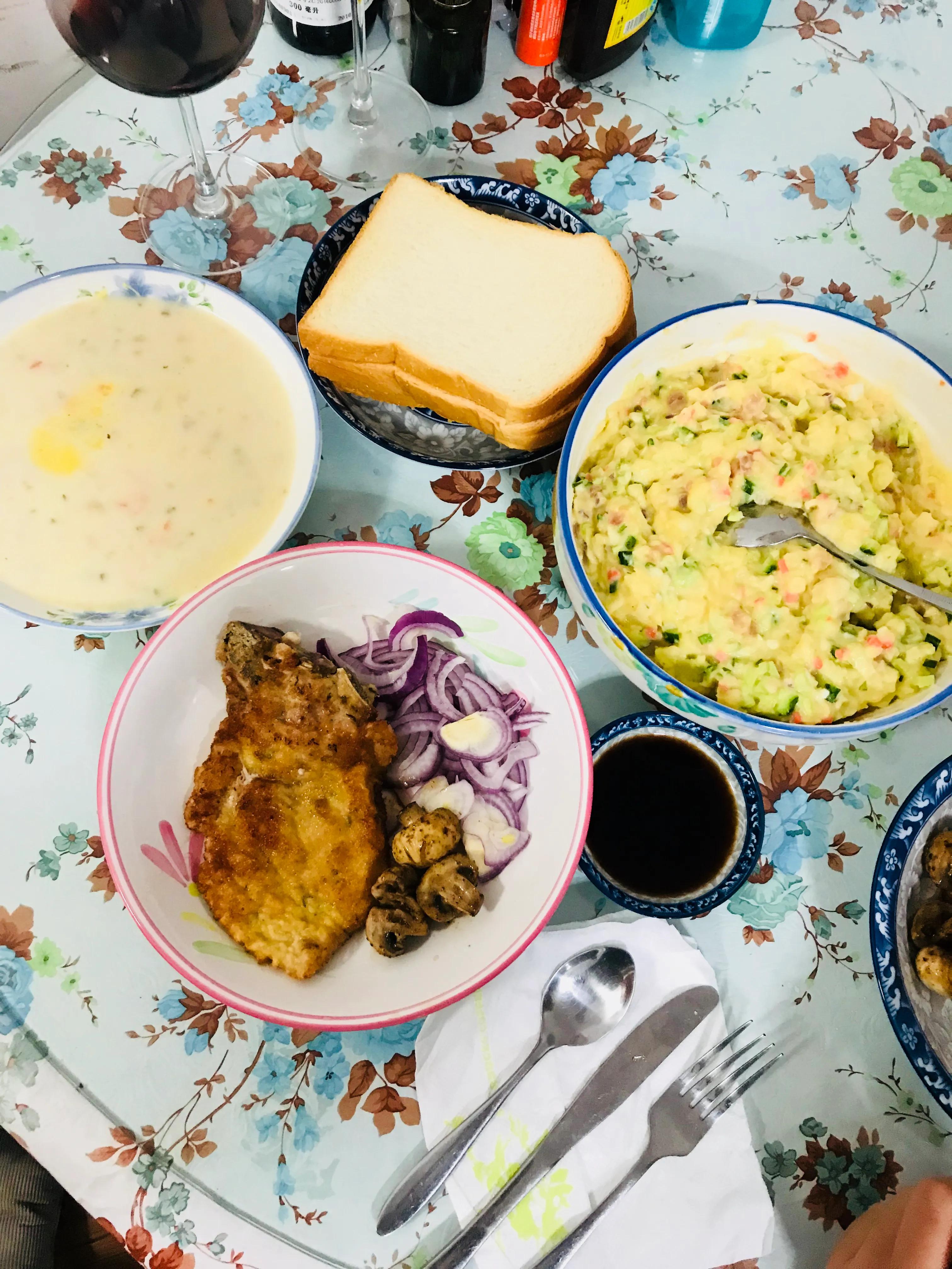 Chinese Western Food Three Musketeers Fried Pork Chop - iNEWS