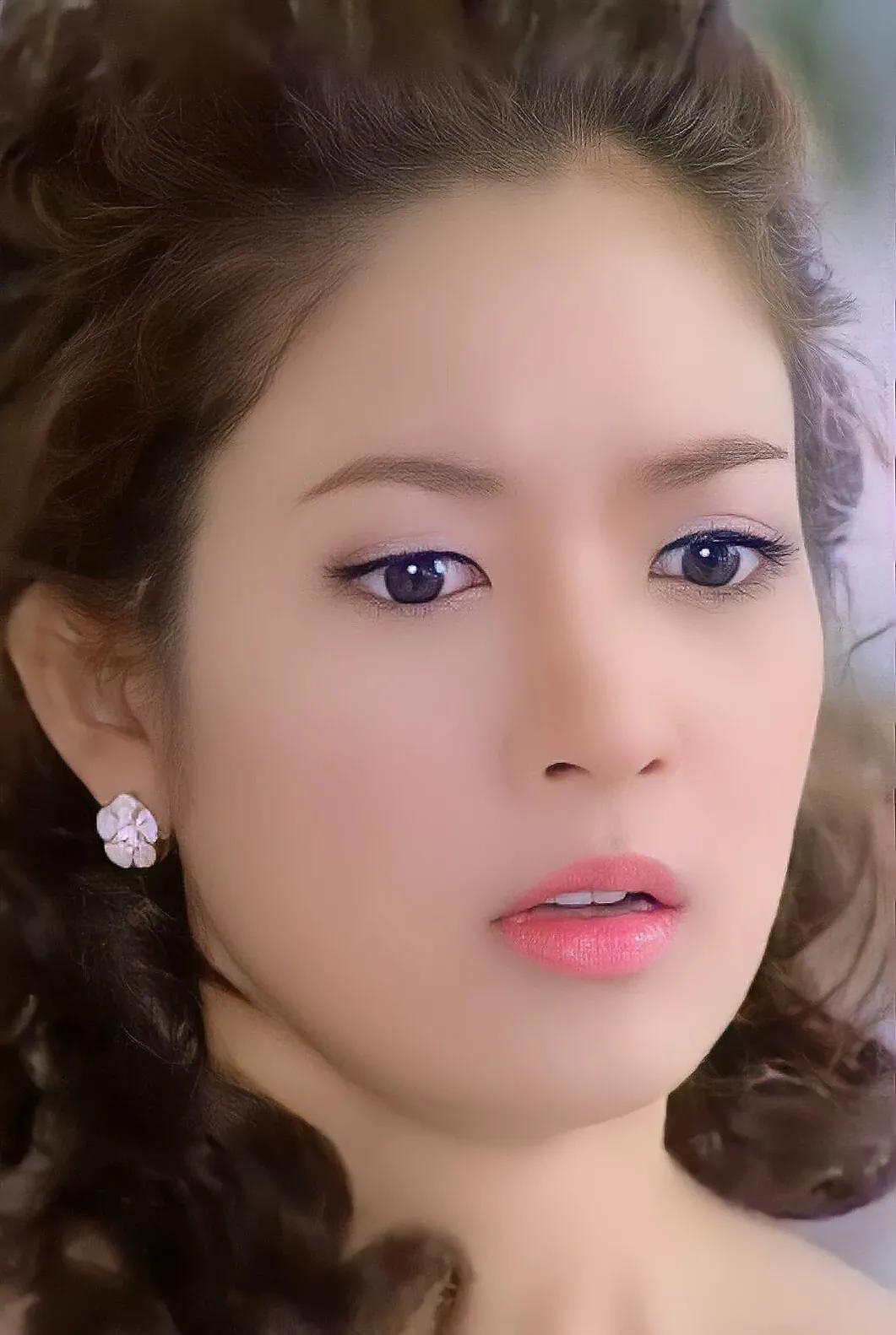 Thai actress Vanida - iNEWS