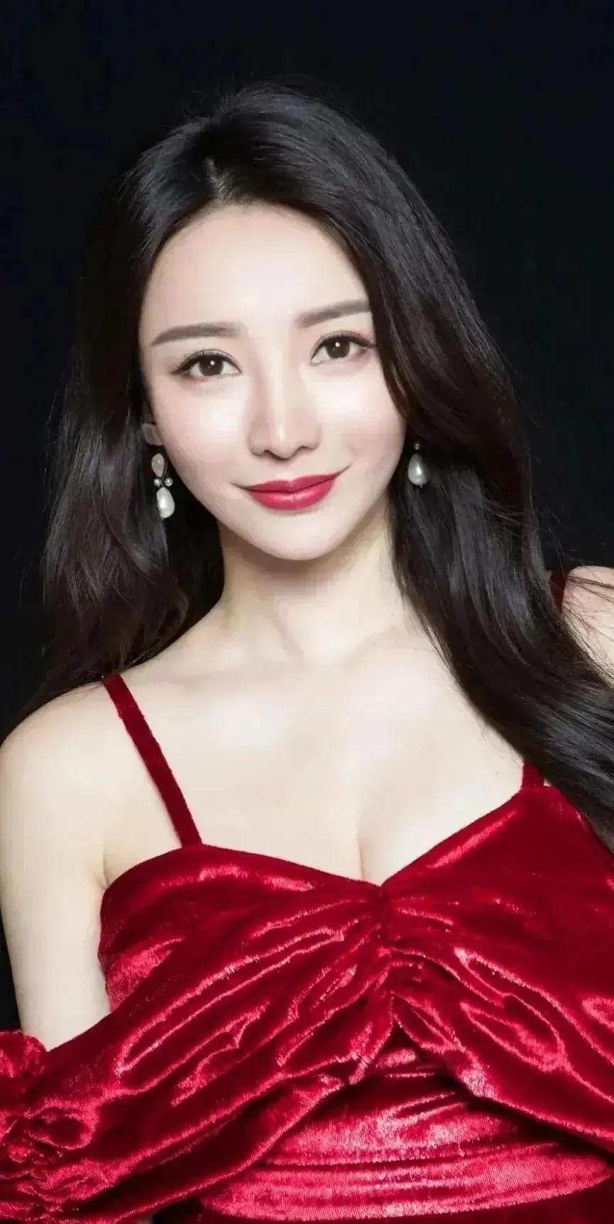 Liu Yan's stunning photo - iNEWS