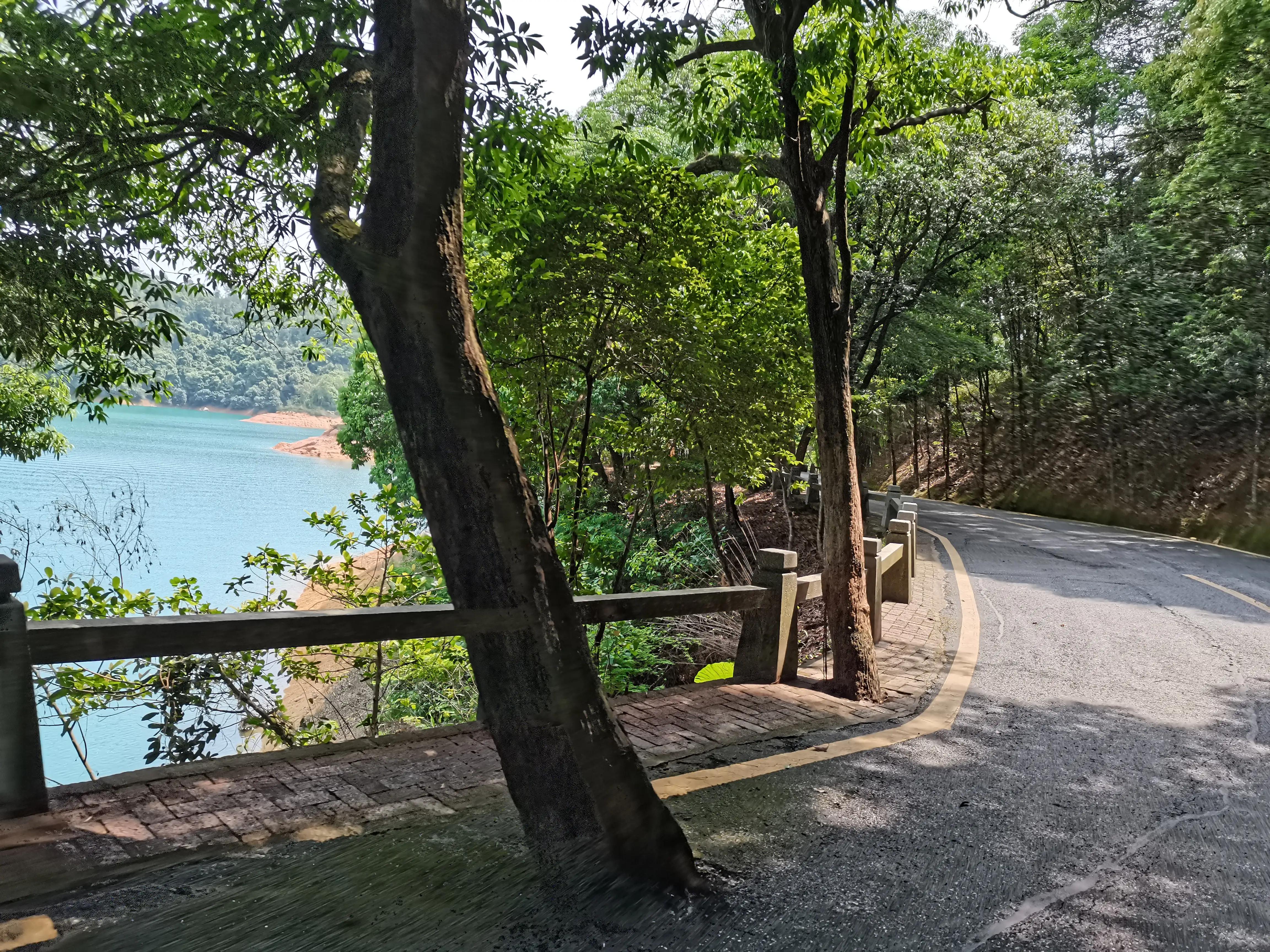 Wanlv Lake in the clear water oasis - iNEWS