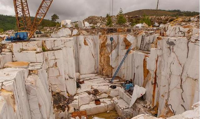 What is the chemical composition of natural rubidium ore and its ...