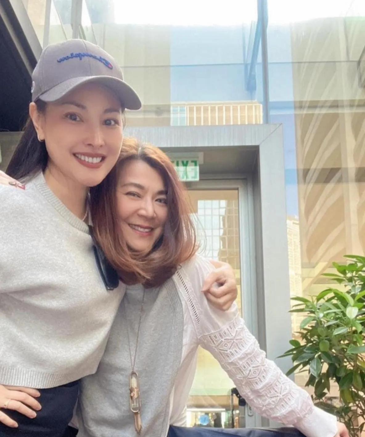 Youthful and beautiful, unrestrained and free and easy, Wu Miaoyi, the ...