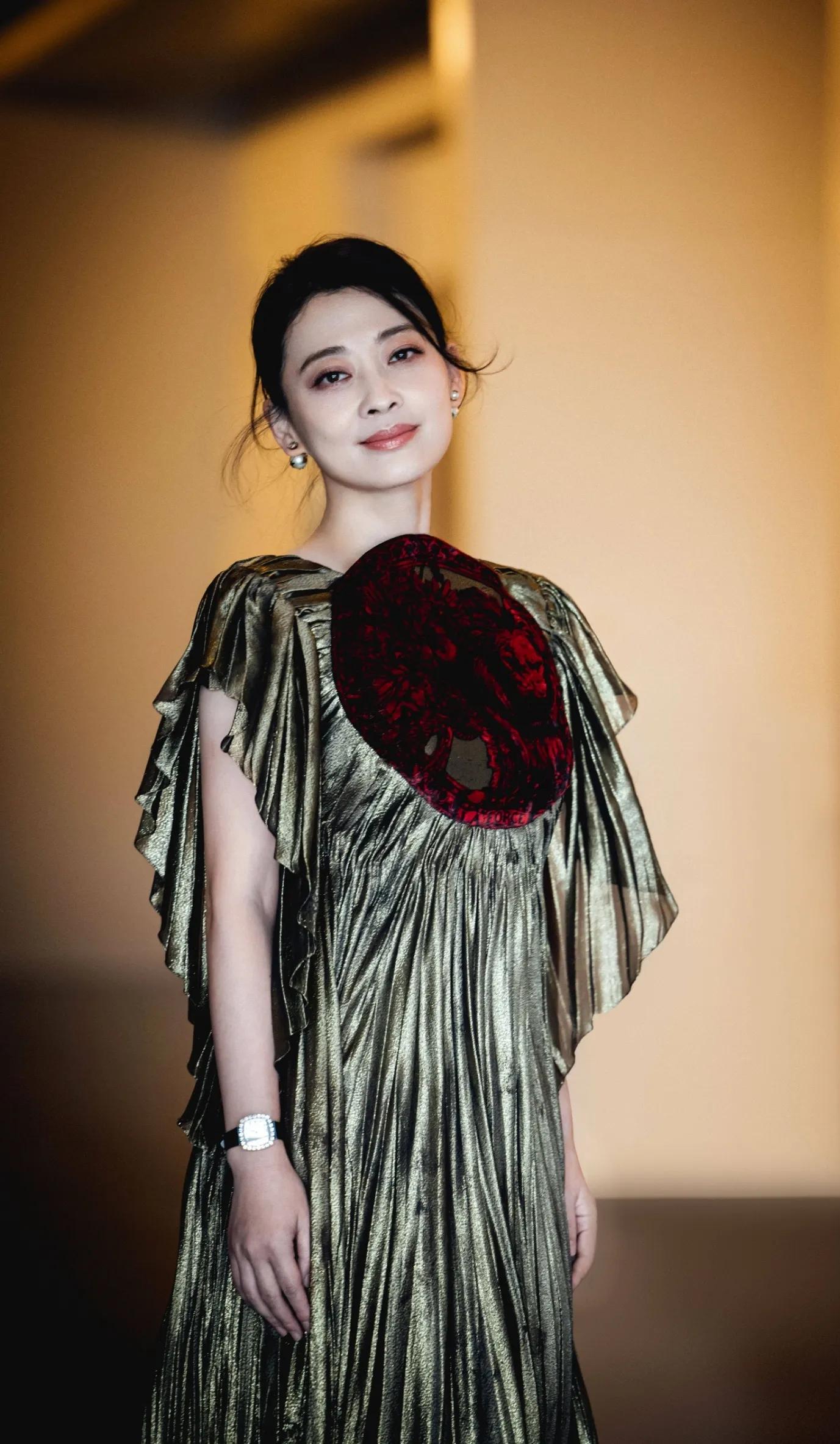 Mei Ting, a dignified and elegant actress - iNEWS
